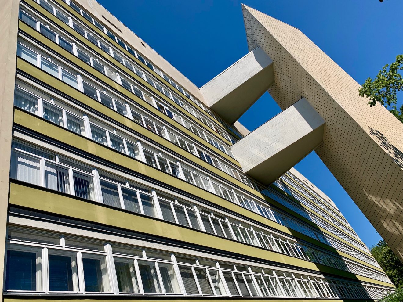 Connecting the best of Bauhaus by rail • Railtripping