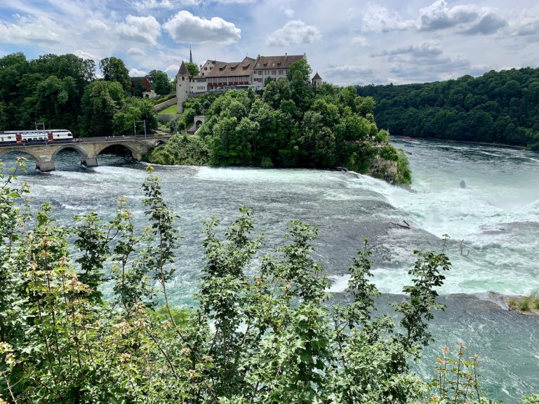 Per trein naar de bron van de Rijn • Railtripping